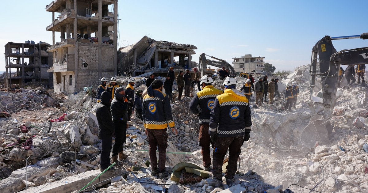 Hoe krijg je hulp in Noord-Syrië? Humanitair hulpverlener Trui doet het ...