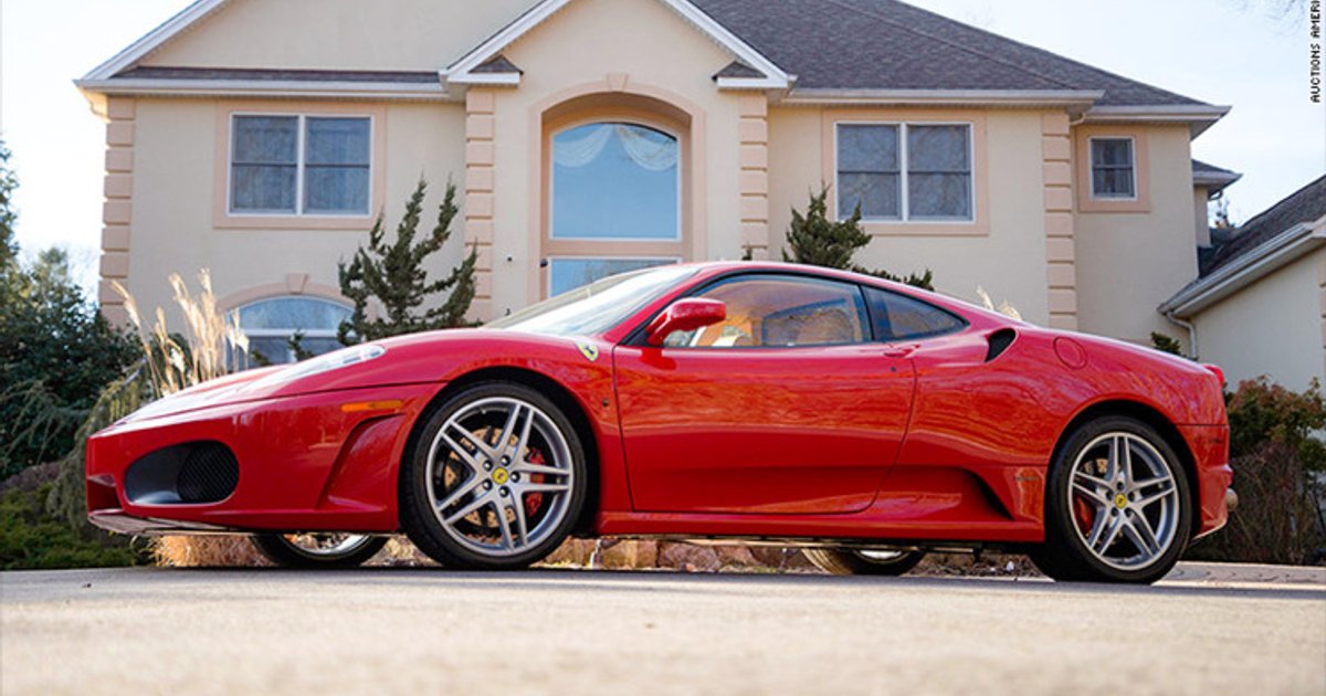 Trumps Ferrari geveild voor 270.000 dollar | EenVandaag