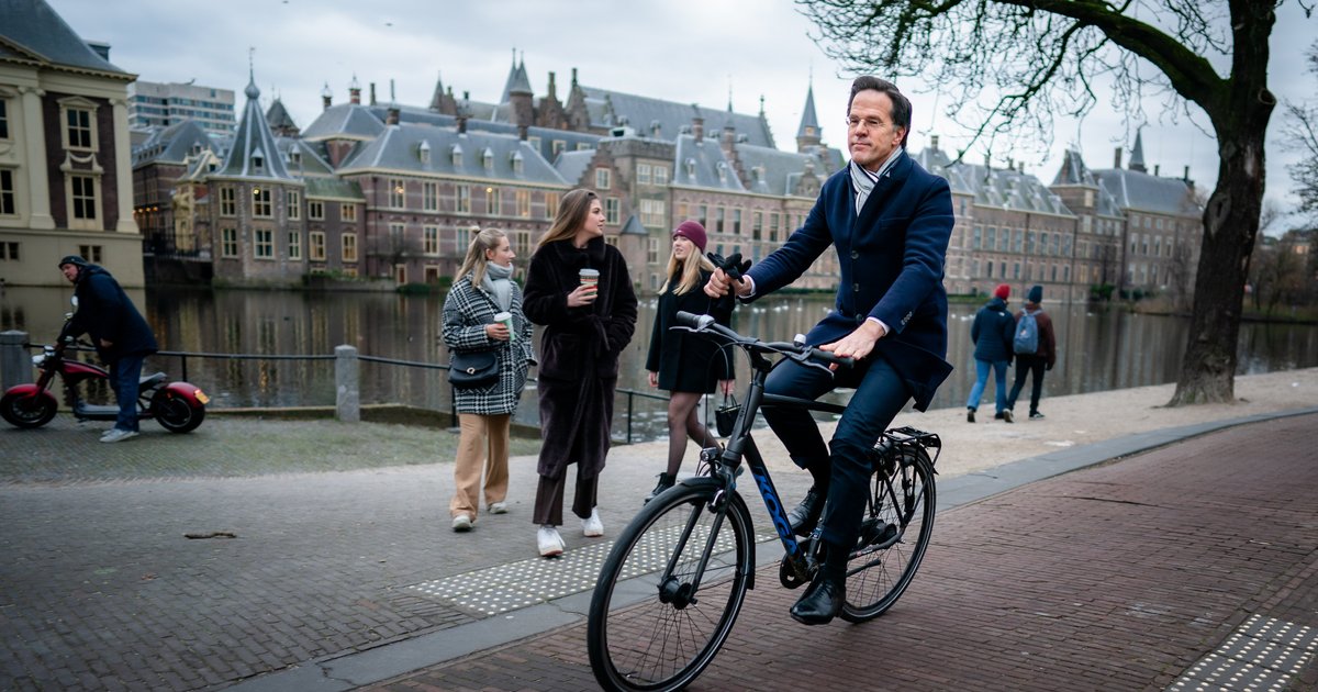 Het Binnenhof is verhuisd, maar Mark Rutte b... | EenVandaag