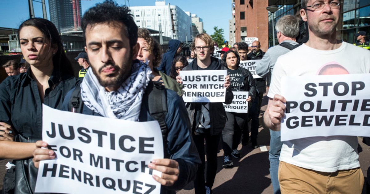 OM vervolgt twee agenten om dood Mitch Henriquez | EenVandaag